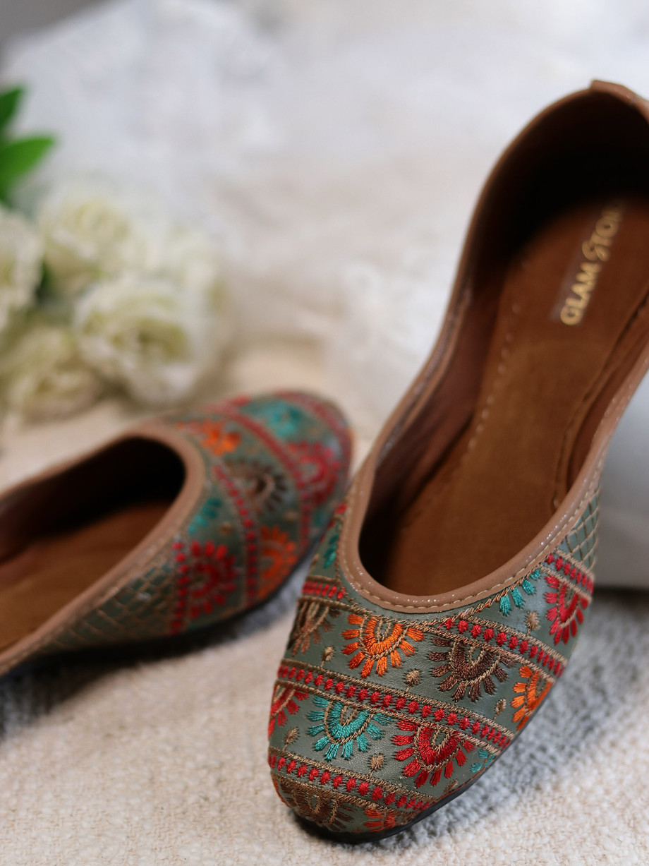 The Latest Designs of Punjabi Jutti Are Now Available Online At ...